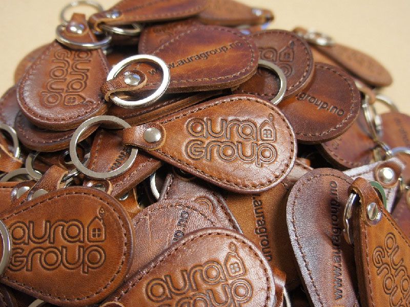 Raktų pakabukai | Odos gaminiai-etikečių gamyba-odinių dirželių gamyba